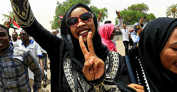 „Den Weg in einen demokratischen Sudan eingeleitet“ – Interviews | IPG ...